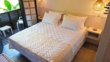 Quarto casal ou duplo luxo, para não fumantes | Frigobar, cortinas blackout, Wi-Fi de cortesia, roupa de cama