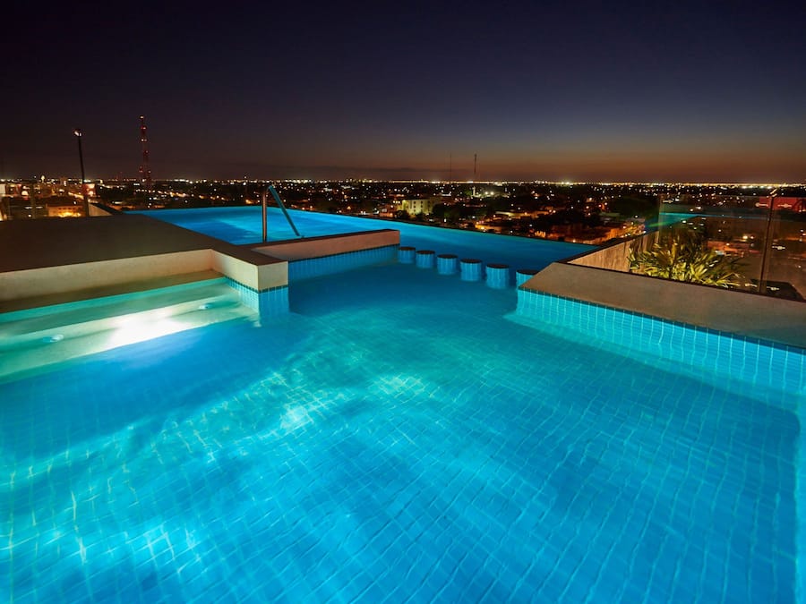 Piscina exterior, da(s) 8:00 à(s) 22:00, guarda-sóis, espreguiçadeiras