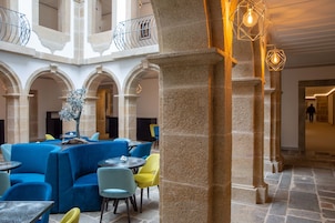 Serve almoço e jantar 