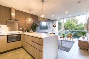 Deluxe Apartment #307 | Cozinha privada | Uma cafeteira/bule, uma chaleira elétrica