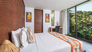 Villa Familiar | Cofre no quarto, secretária 