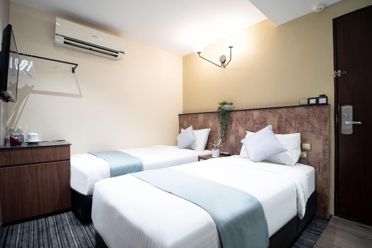 Quarto duplo luxo, sem janelas (Newly Renovated) | 1 quarto, cofres nos quartos, quartos à prova de som