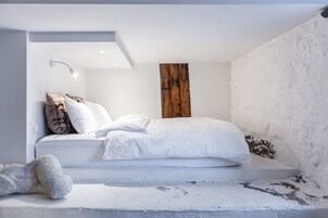 Quarto casal, banheiro privativo (Self Check-in) | Individualmente decorados, escrivaninha, cortinas blackout