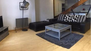 Apartamento, não fumadores | Sala de estar | TV de ecrã plano