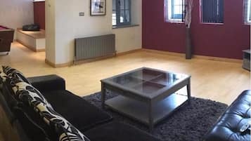 Apartamento, não fumadores | Sala de estar | TV de ecrã plano