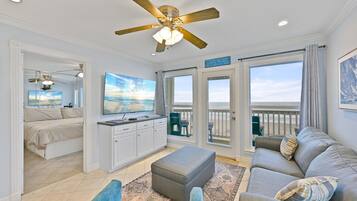 Condo, 2 quartos | Área de estar | Smart TV