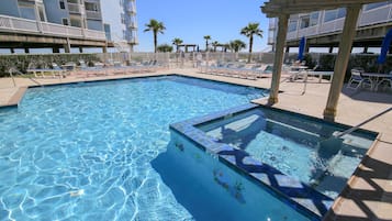 Apartamento em Condomínio Fechado, 1 quarto | Piscina | Uma piscina aquecida