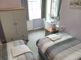 Quarto Twin Básico | Wi-fi grátis, roupa de cama fornecida 