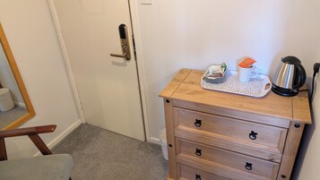Quarto solteiro standard | Wi-Fi de cortesia, roupa de cama