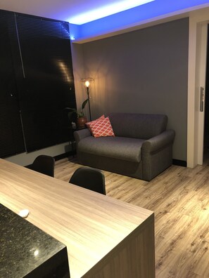 Apartamento Cidade, não fumadores | Sala de estar | Smart TV, Netflix 