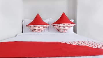 Quarto casal standard | Escrivaninha, Wi-Fi de cortesia, roupa de cama