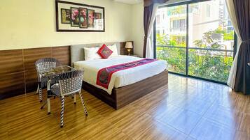 Estúdio Superior, 1 cama king-size, kitchenette, vista para o oceano | Minibar, cofre no quarto, secretária, quartos insonorizados