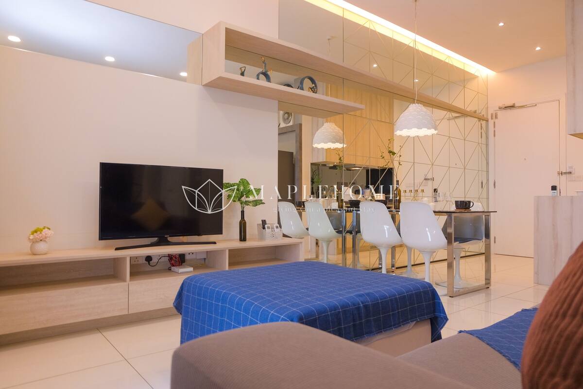 Suíte luxo, 2 quartos, para não fumantes | Área de estar | TV de tela plana 42 polegadas com canais a cabo, TV