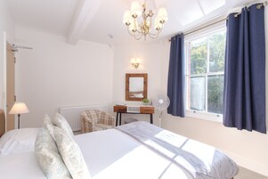 Quarto Duplo Superior, casa de banho anexa, vista para o rio