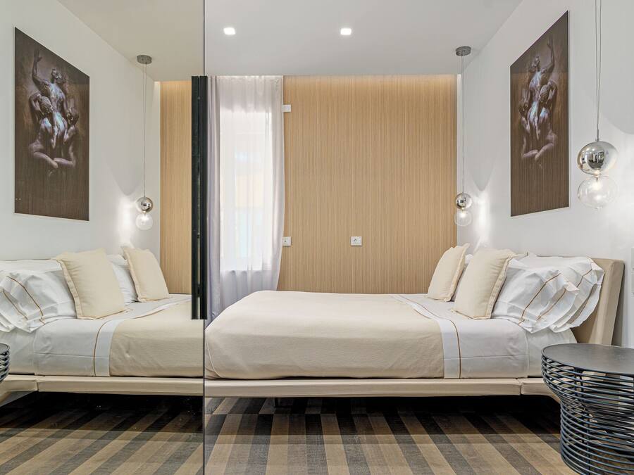 Frigobar, individualmente decorados, escrivaninha