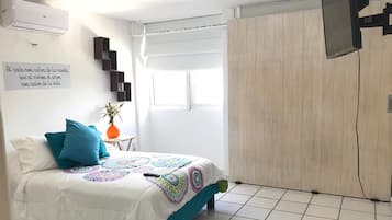 Condo, várias camas, para não fumantes | 3 quartos, cofres nos quartos, escrivaninha, cortinas blackout