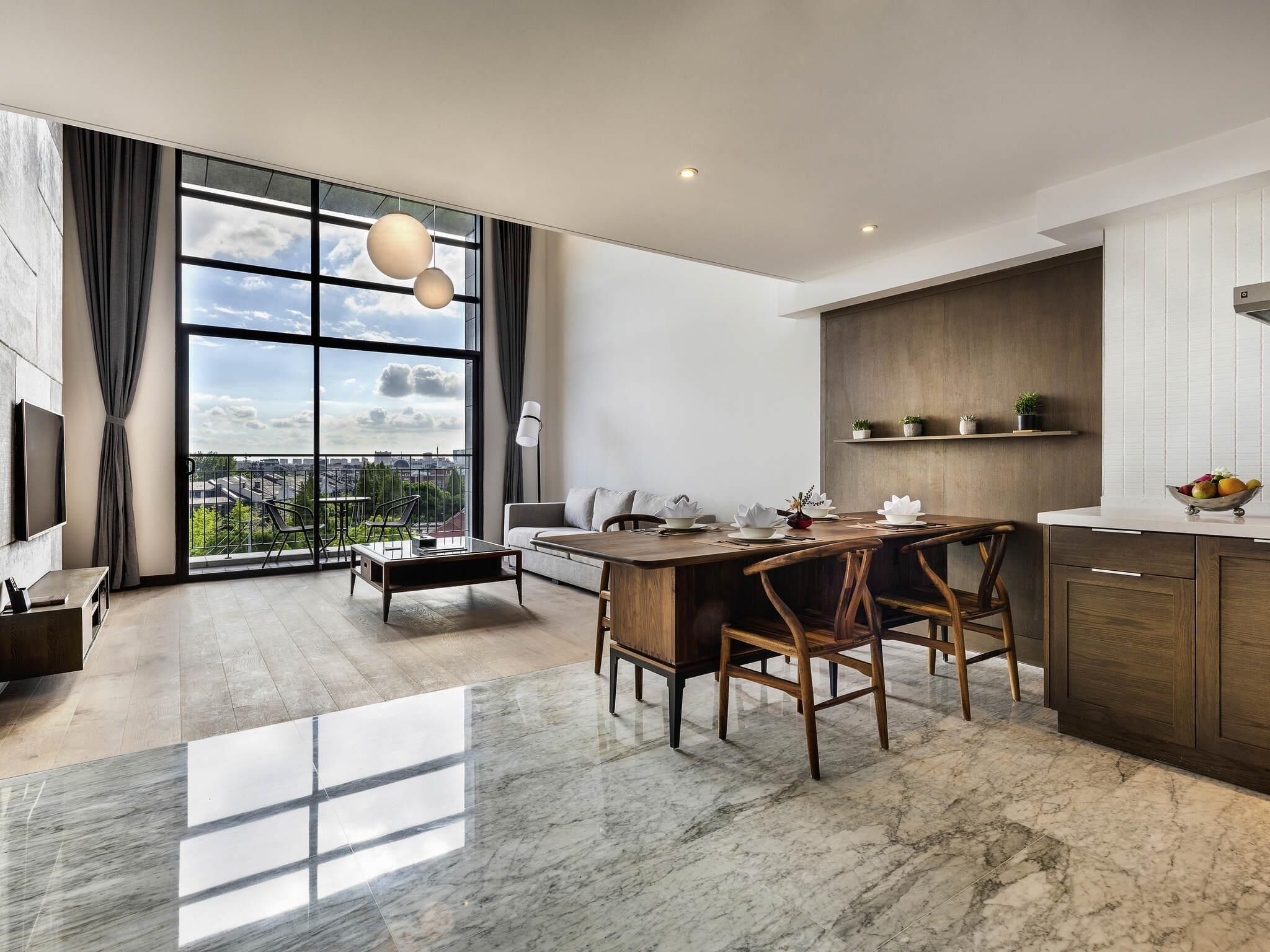 Apartamento superior, 1 quarto | Cofres nos quartos, individualmente decorados