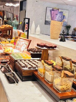 Café da manhã com buffet todos os dias mediante uma taxa
