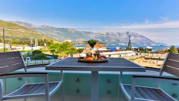 Apartamento Deluxe, 1 quarto, terraço, em frente ao mar | Ar condicionado