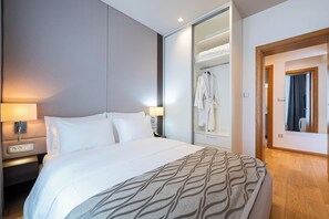 Apartamento luxo, 1 quarto, terraço, de frente para o mar | Roupas de cama de algodão egípcio, roupas de cama premium, frigobar