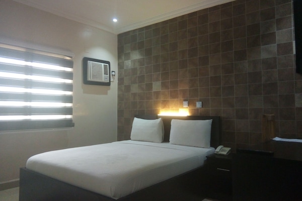 Escrivaninha, Wi-Fi de cortesia, roupa de cama