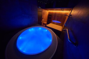 Sauna, banheira de hidromassagem, banho turco 