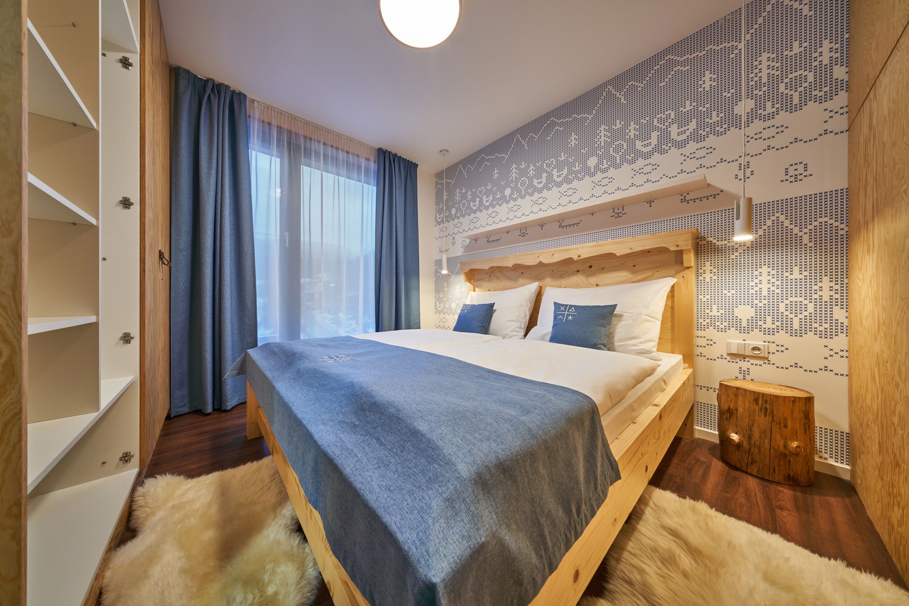 Roupa hipoalergénica, minibar, secretária, quartos insonorizados 