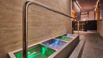 Sauna seca, banheira de hidromassagem, sauna a vapor