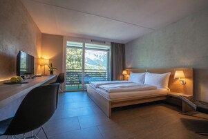 Double room superior balcony, use of indoor pool and sauna | Minibar, cofre no quarto, com decoração personalizada 