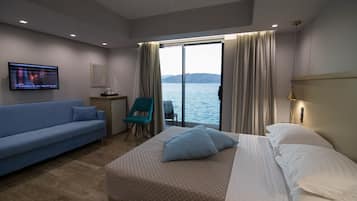 Quarto triplo, sacada, vista para o mar | 1 quarto, frigobar, cofres nos quartos, escrivaninha