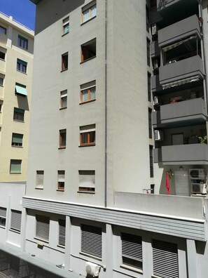 Quarto casal econômico, 1 cama Queen, banheiro privativo | Vista do quarto