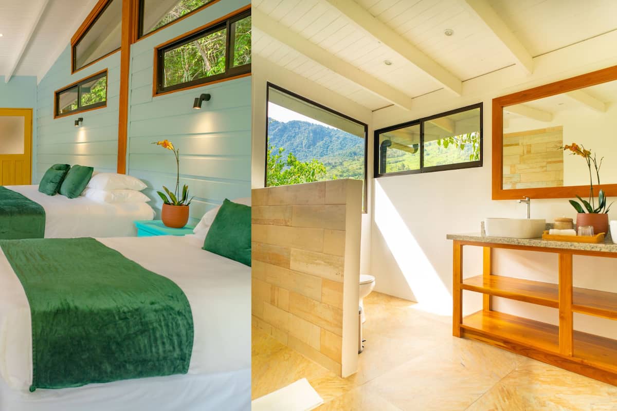 Quarto moderno com duas camas, banheiro com uma janela grande e toucador de madeira.