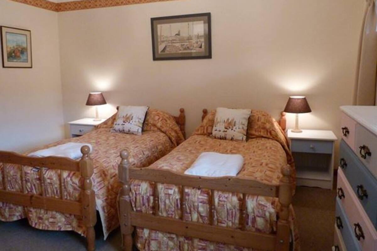 Quarto Quádruplo | Ferro/tábua de engomar, Wi-fi grátis, com decoração personalizada