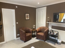 Quarto Duplo | Sala de estar | Televisor de ecrã plano de 40 polegadas com canais digitais, televisor 