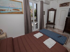 Quarto quádruplo superior | Cofres nos quartos, individualmente decorados