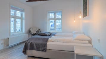 Quarto casal luxo, banheiro privativo | Cortinas blackout, Wi-Fi de cortesia, roupa de cama