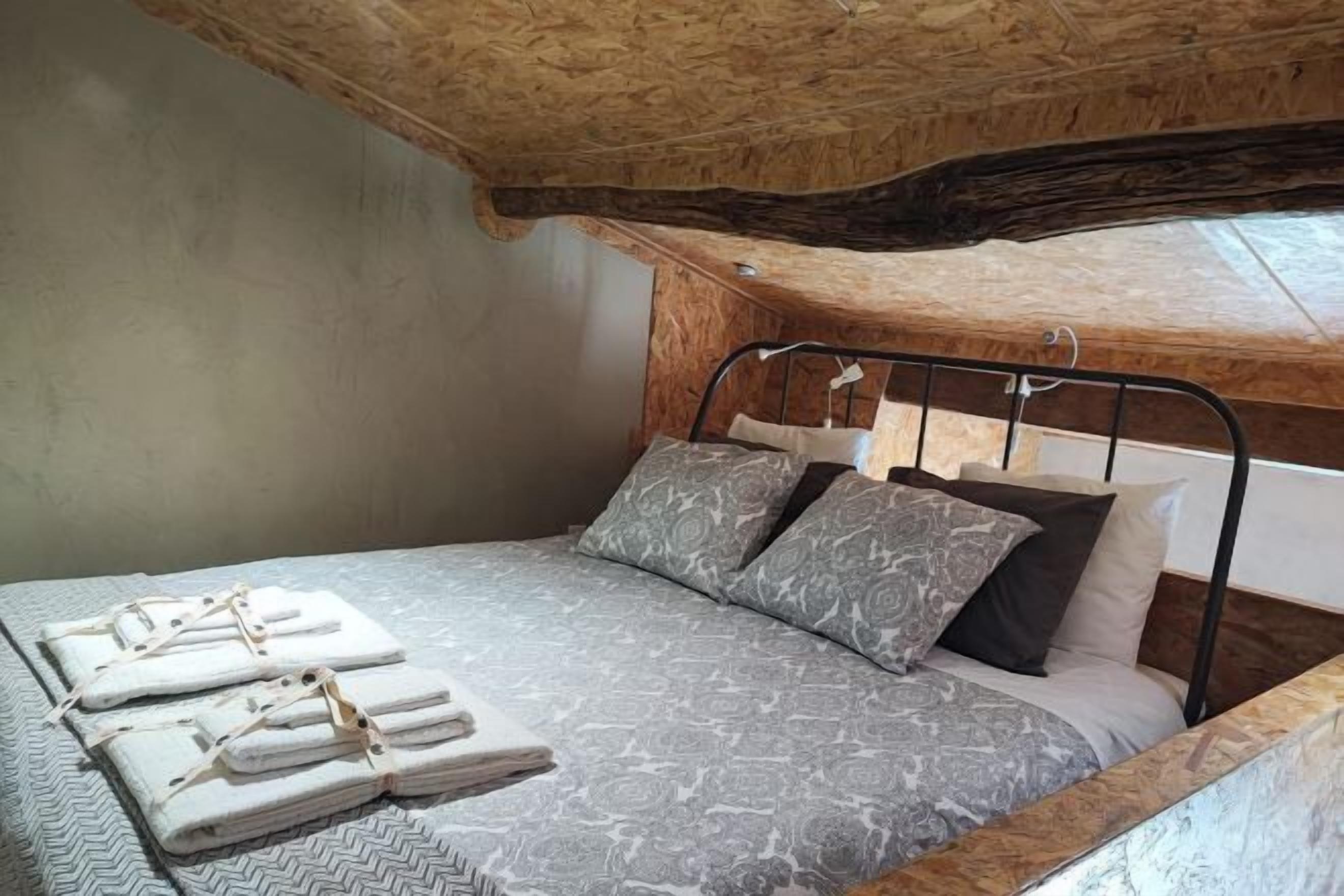 1 quarto, roupas de cama premium, cofres nos quartos