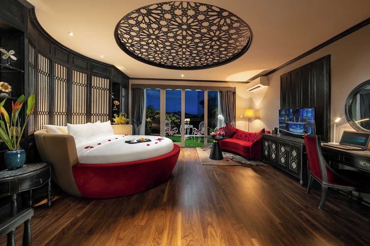 Shining King Suite | Frigobar, cofres nos quartos, escrivaninha, quartos à prova de som