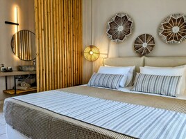 Quarto Clássico com Cama de Casal, varanda | Cofre no quarto, cortinas/cortinados opacos, Wi-fi grátis