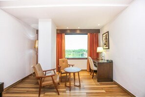 Quarto Duplo ou Twin Deluxe, 1 quarto | Lençóis de algodão egípcio, roupa de alta qualidade, edredões de penas 