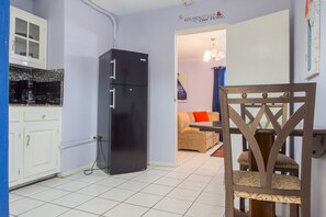 Apartamento, 1 cama queen-size e sofá-cama, não fumadores | 1 quarto, com decoração personalizada, com mobília individualizada