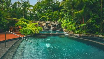 3 piscinas externas, espreguiçadeiras