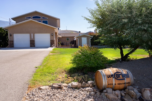 Uncorked Bed & Breakfast - Oliver