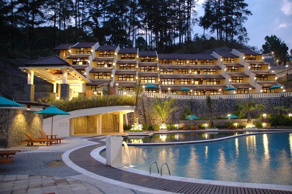 Pines Garden Resort - Trawas
