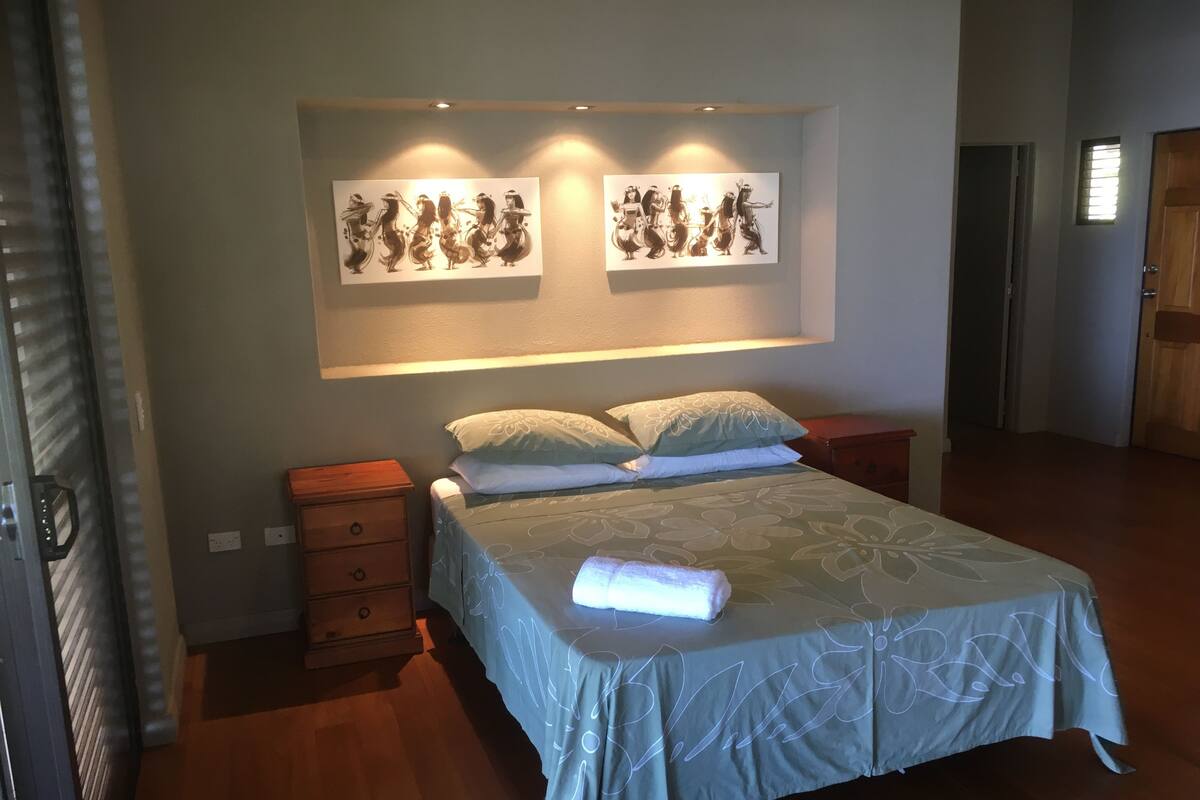 Villa Premium, não fumadores | 1 quarto, cortinas/cortinados opacos, roupa de cama fornecida 