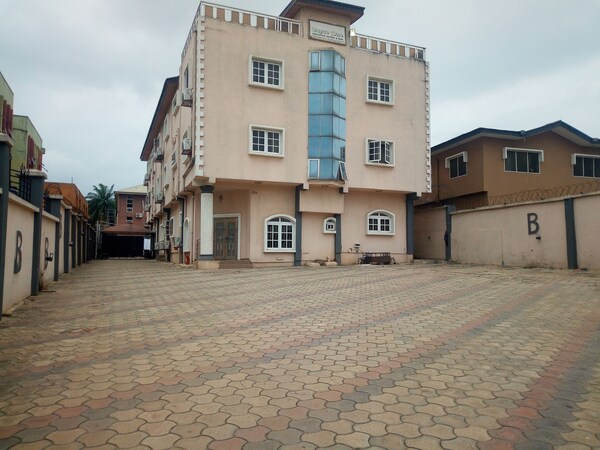 Bayse&nbsp;One&nbsp;Executive&nbsp;Suites &nbsp;And Bar - Ibadan