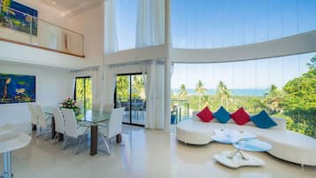 4-Bedroom Villa with Private Pool | Sala de estar | Televisor de ecrã plano de 40 polegadas com canais via satélite