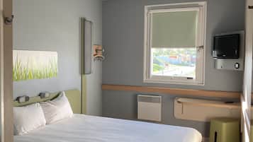 Quarto Duplo | Secretária, cortinas/cortinados opacos, quartos insonorizados