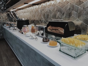 Pequeno-almoço tipo buffet diário (40000 IDR por pessoa)
