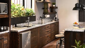 Suite Design, 2 camas queen-size, não fumadores, kitchenette | Cozinha privada | Uma cafeteira/bule